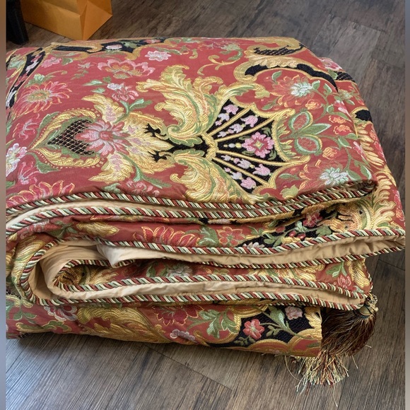 Austin Horn | Bedding | Austin Horn Classics Ashley Comforter Set Size ...